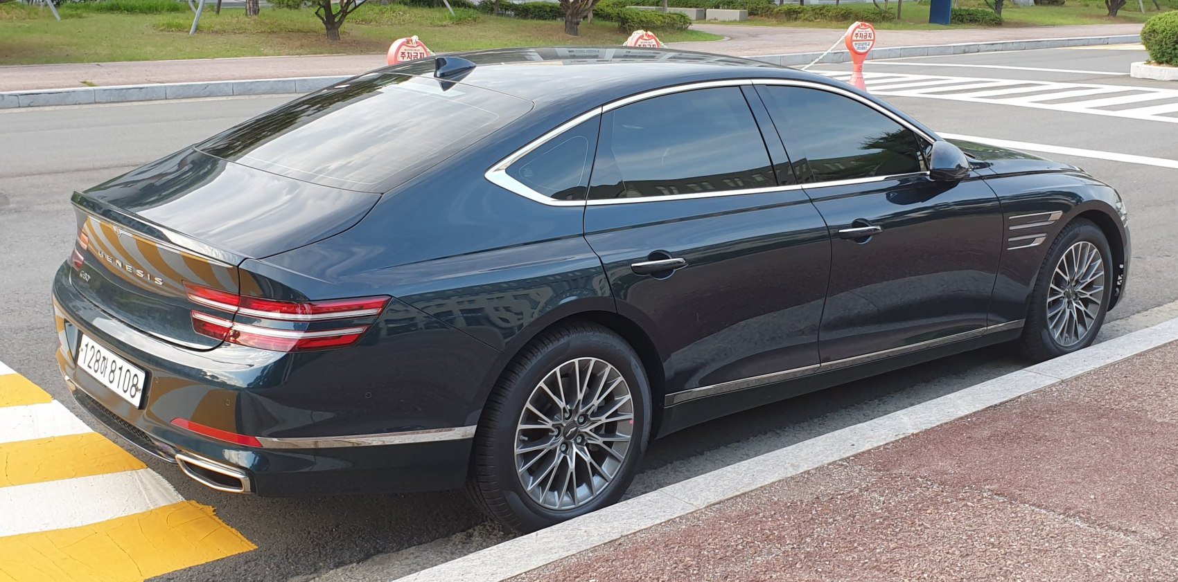 Genesis G80 technical specifications and fuel economy